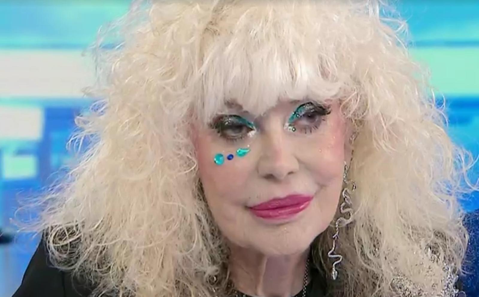 Gaffe per Donatella Rettore nella puntata di oggi di “Domenica In”: il ...